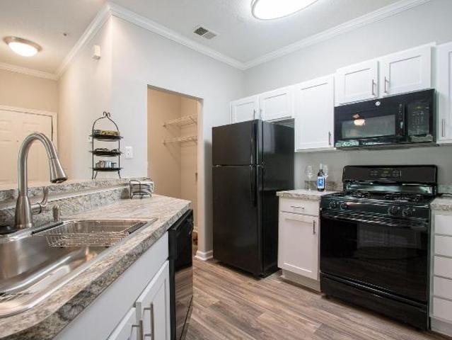 3 Br, 2 bath, Townhouse/Brownstone/RowHouse 10 Lakeside Way