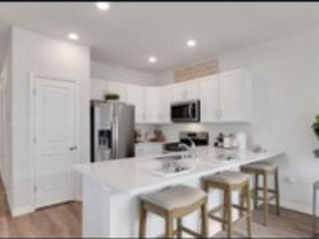 3 Br, 2 bath, Townhouse/Brownstone/RowHouse 10 Whaler Drive