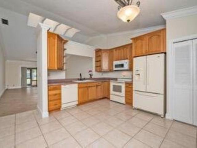 3 Br, 2 bath, Townhouse/Brownstone/RowHouse 11492 Orange Blossom Lane