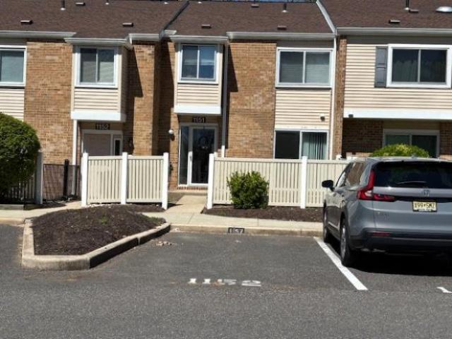 3 Br, 2 bath, Townhouse/Brownstone/RowHouse 1151 Golden Pond Ct