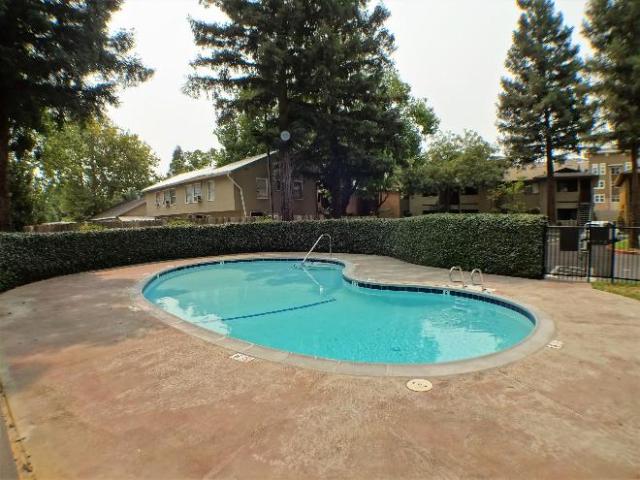 3 Br, 2 bath, Townhouse/Brownstone/RowHouse 1114 Nord Avenue