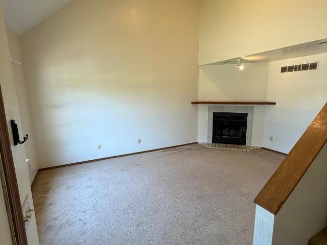 3 Br, 2 bath, Townhouse/Brownstone/RowHouse 111 Long Acre Dr