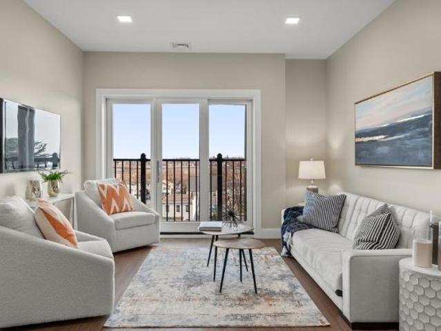 3 Br, 2 bath, Townhouse/Brownstone/RowHouse 11 Walley Street