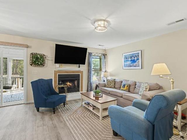 3 Br, 2 bath, Townhouse/Brownstone/RowHouse 1263 Marshview Dr