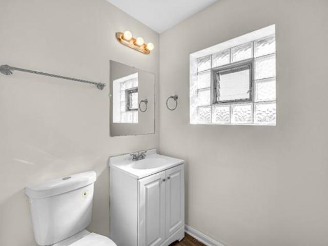 3 Br, 2 bath, Townhouse/Brownstone/RowHouse 1267 Division St