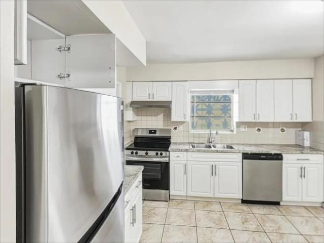 3 Br, 2 bath, Townhouse/Brownstone/RowHouse 1271 NW 196th St