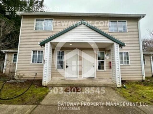 3 Br, 2 bath, Townhouse/Brownstone/RowHouse 12810 SE Sherman St