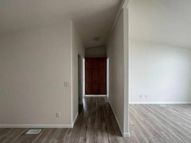 3 Br, 2 bath, Townhouse/Brownstone/RowHouse 12101 Dale St