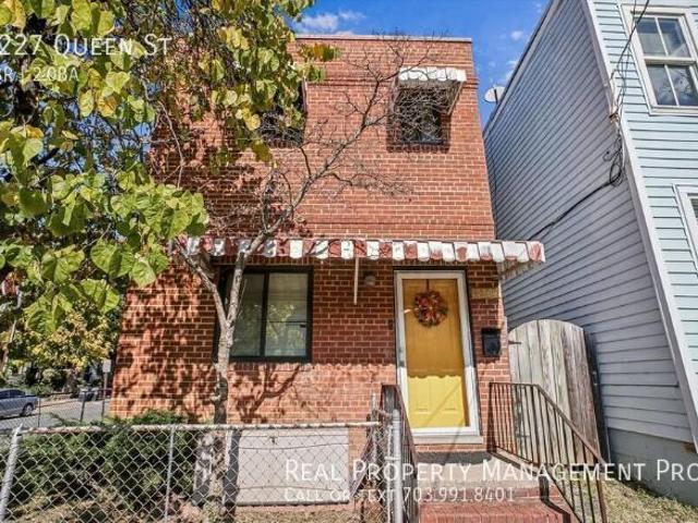 3 Br, 2 bath, Townhouse/Brownstone/RowHouse 1227 Queen St