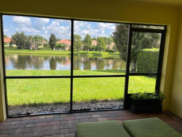 3 Br, 2 bath, Townhouse/Brownstone/RowHouse 12279 Pescara Ln