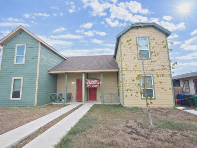 3 Br, 2 bath, Townhouse/Brownstone/RowHouse 1231 Rivas St