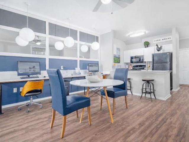 3 Br, 2 bath, Townhouse/Brownstone/RowHouse 13999 Old Blanco Rd