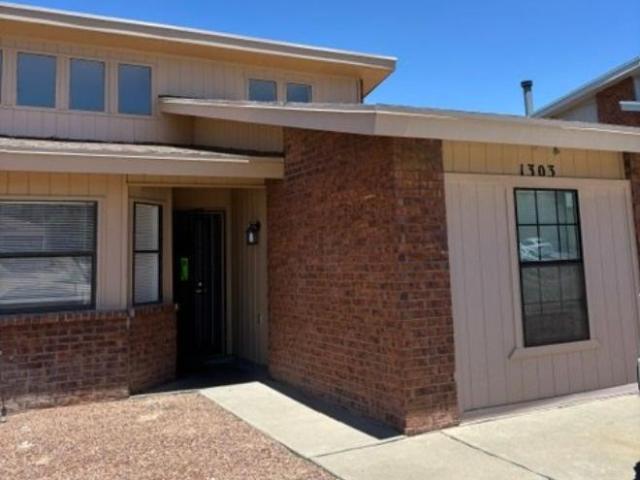3 Br, 2 bath, Townhouse/Brownstone/RowHouse 1303 Trudy Elaine