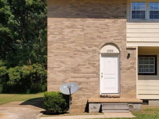 3 Br, 2 bath, Townhouse/Brownstone/RowHouse 1305 Proper St