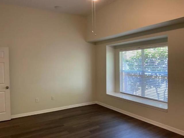 3 Br, 2 bath, Townhouse/Brownstone/RowHouse 13207 Old Florida Cir