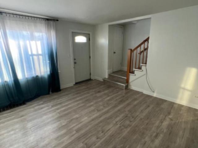 3 Br, 2 bath, Townhouse/Brownstone/RowHouse 1322 W 110th St
