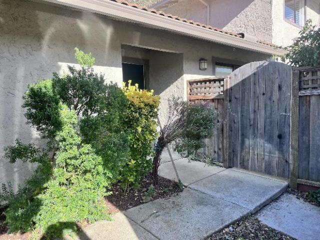 3 Br, 2 bath, Townhouse/Brownstone/RowHouse 133 Torrey Pine Terr