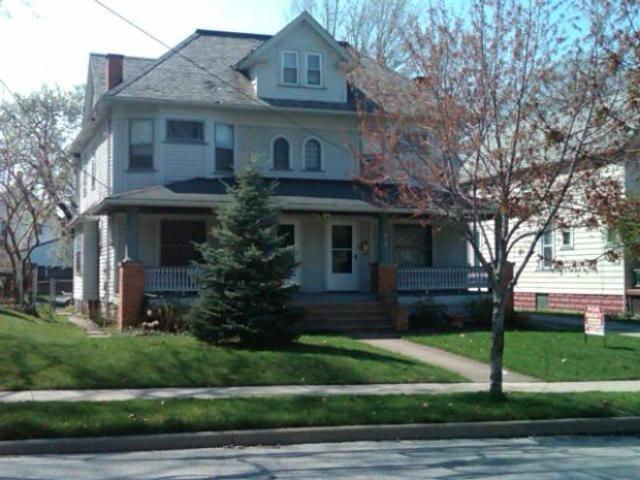 3 Br, 2 bath, Townhouse/Brownstone/RowHouse 1482 Lakewood Ave