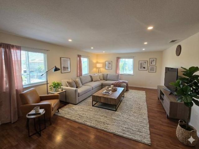 3 Br, 2 bath, Townhouse/Brownstone/RowHouse 1499 Essex Street