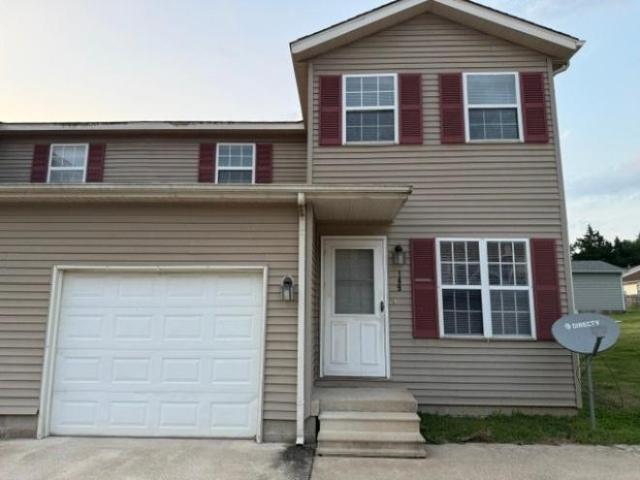 3 Br, 2 bath, Townhouse/Brownstone/RowHouse 149 E Menard Street