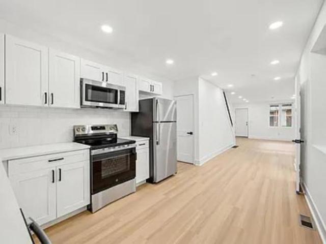 3 Br, 2 bath, Townhouse/Brownstone/RowHouse 143 N Conestoga St