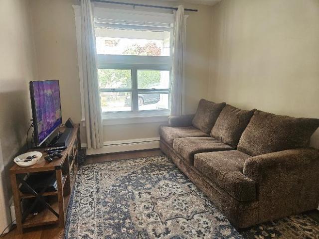 3 Br, 2 bath, Townhouse/Brownstone/RowHouse 14 Finady Ave
