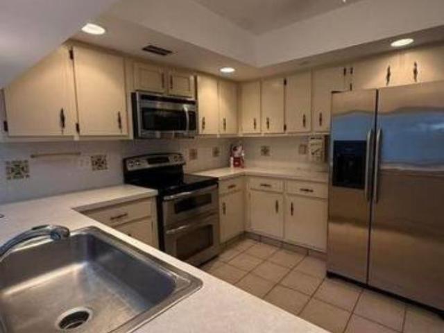 3 Br, 2 bath, Townhouse/Brownstone/RowHouse 1552 Montauk Drive