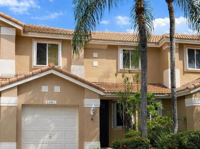 3 Br, 2 bath, Townhouse/Brownstone/RowHouse 15851 SW 10th St