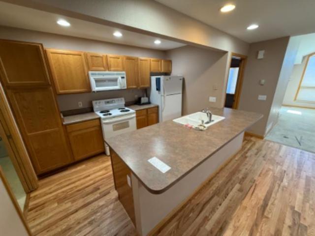 3 Br, 2 bath, Townhouse/Brownstone/RowHouse 1500 Raven Circle