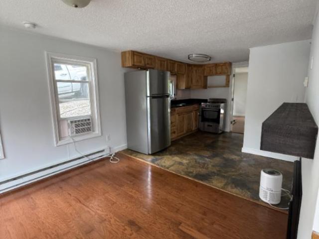 3 Br, 2 bath, Townhouse/Brownstone/RowHouse 15 Eel St