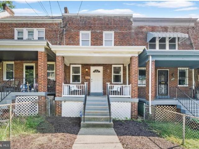 3 Br, 2 bath, Townhouse/Brownstone/RowHouse 1621 R St SE