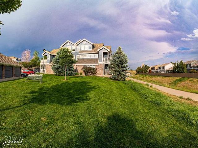 3 Br, 2 bath, Townhouse/Brownstone/RowHouse 16346 E Fremont Ave