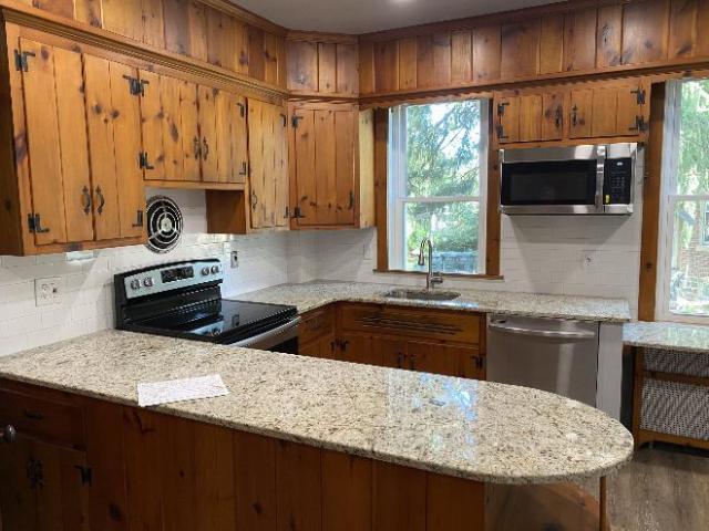 3 Br, 2 bath, Townhouse/Brownstone/RowHouse 16 N Penrose St