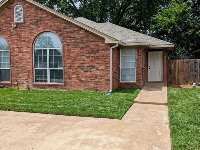 3 Br, 2 bath, Townhouse/Brownstone/RowHouse 1707 Tina Marie Rd
