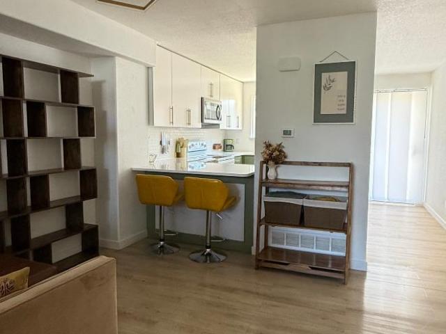 3 Br, 2 bath, Townhouse/Brownstone/RowHouse 1885 S Quebec Way