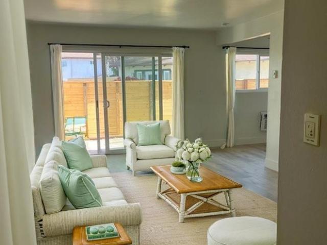 3 Br, 2 bath, Townhouse/Brownstone/RowHouse 18881 Mora Kai