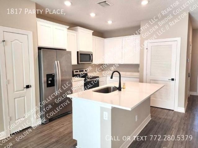 3 Br, 2 bath, Townhouse/Brownstone/RowHouse 1817 Party Place