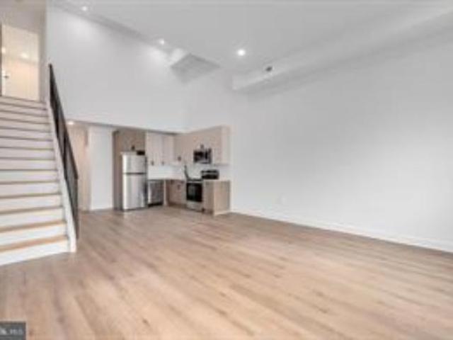3 Br, 2 bath, Townhouse/Brownstone/RowHouse 1917 W Susquehanna Ave