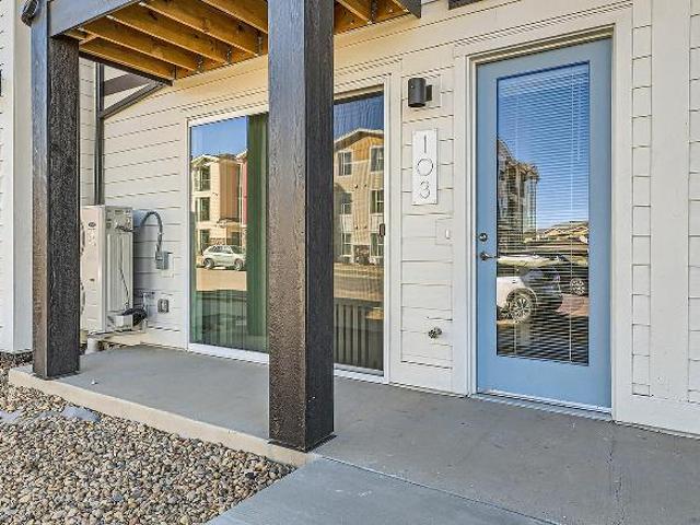 3 Br, 2 bath, Townhouse/Brownstone/RowHouse 19290 East 59th Avenue