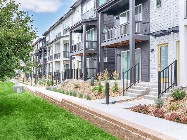 3 Br, 2 bath, Townhouse/Brownstone/RowHouse 19290 East 59th Avenue