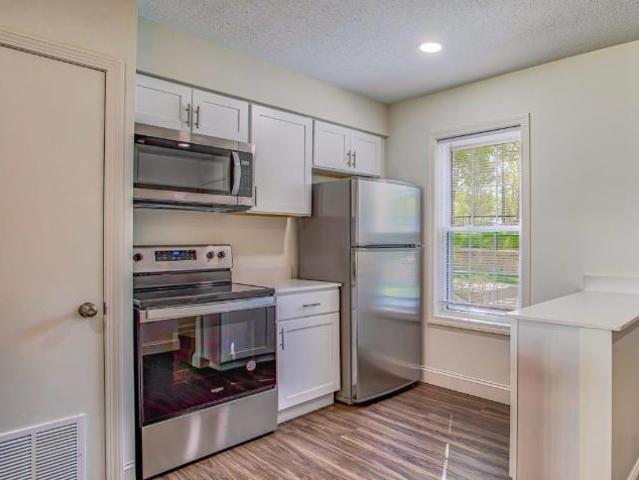 3 Br, 2 bath, Townhouse/Brownstone/RowHouse 1 Windsor Ridge Drive