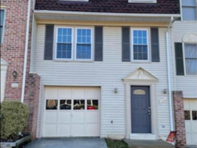 3 Br, 2 bath, Townhouse/Brownstone/RowHouse 204 Rolling Hill Court