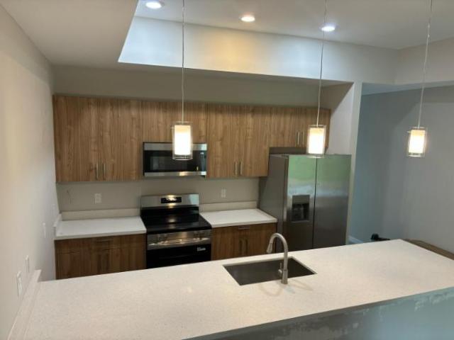 3 Br, 2 bath, Townhouse/Brownstone/RowHouse 2005 Redmond St