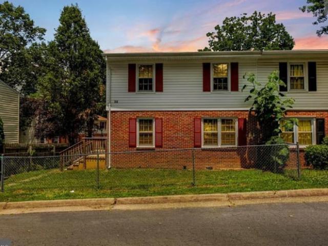 3 Br, 2 bath, Townhouse/Brownstone/RowHouse 20 Evergreen Lane