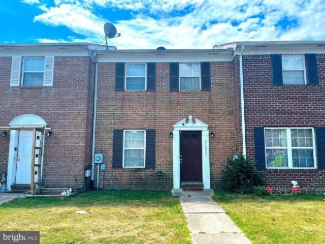 3 Br, 2 bath, Townhouse/Brownstone/RowHouse 21822 Ronald Dr
