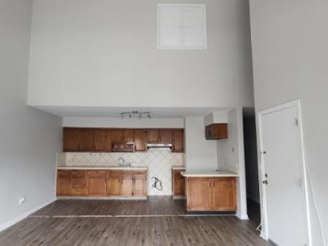 3 Br, 2 bath, Townhouse/Brownstone/RowHouse 219 Roosevelt St