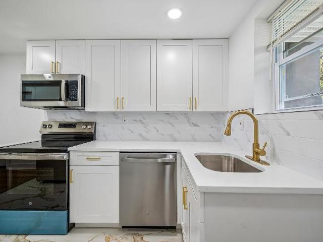 3 Br, 2 bath, Townhouse/Brownstone/RowHouse 2125 N Marston St