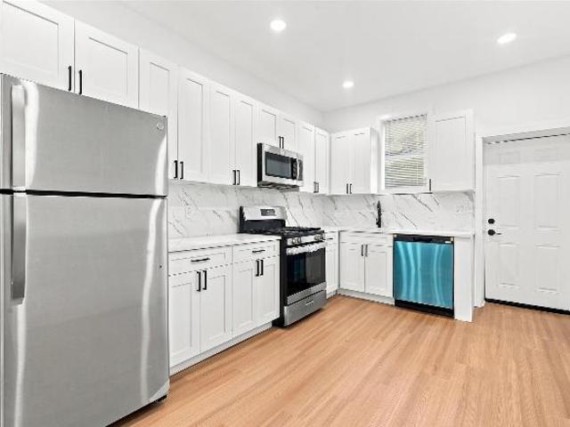 3 Br, 2 bath, Townhouse/Brownstone/RowHouse 2125 N Natrona St
