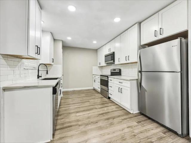 3 Br, 2 bath, Townhouse/Brownstone/RowHouse 213 W 5th St