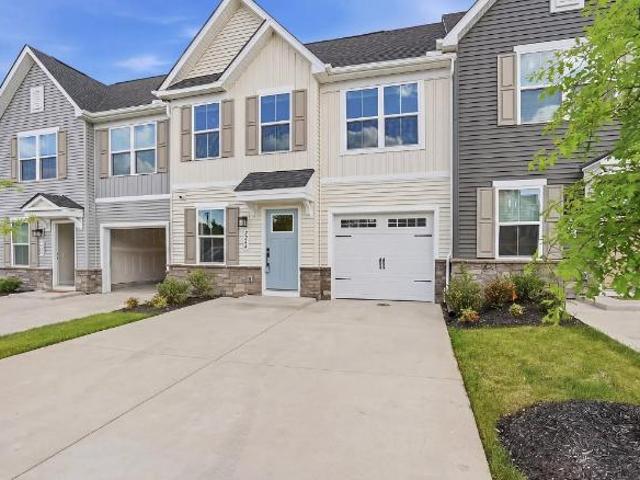 3 Br, 2 bath, Townhouse/Brownstone/RowHouse 2264 Palm Ct